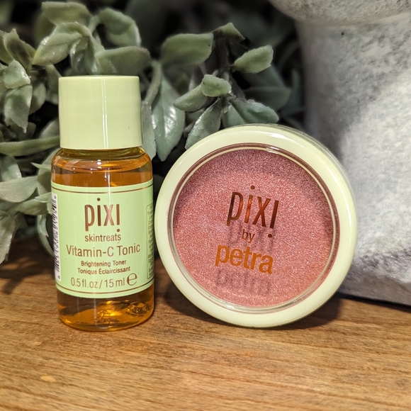 Pixi | Makeup | Pixi Bundle Of Glowy Powder In Peach Dew Vitamin C ...